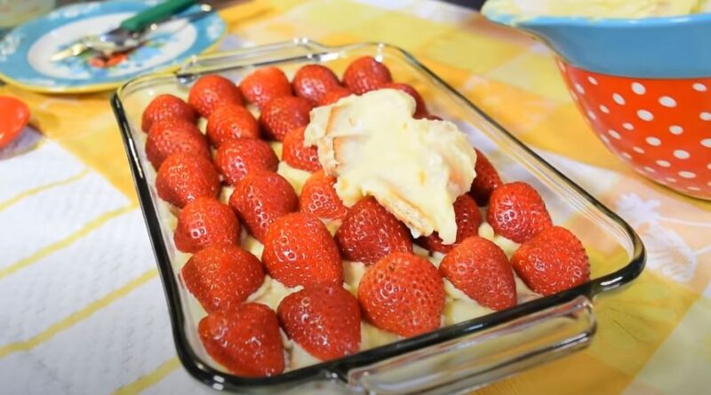 Brz i jednostavan kolac sa jagodama, gotov za 10 minuta / brza i lepa ...